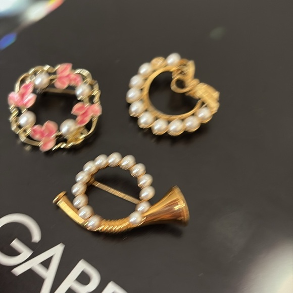 Napier mix | Jewelry | Vintage Napier French Horn Brooch Vintage Lot ...